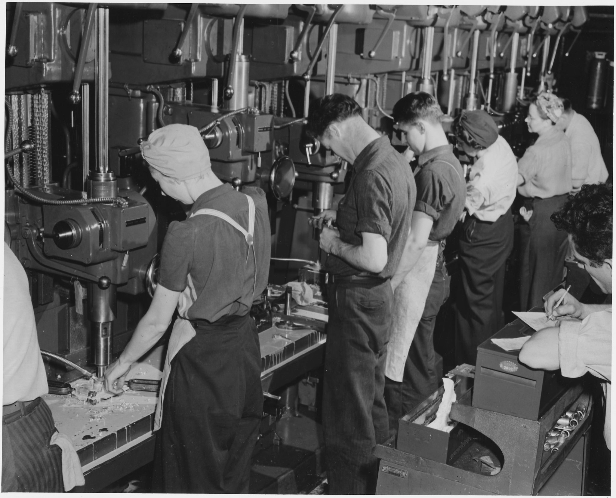 January 31, 1942 - Civilian auto production wraps up - WWII efforts ...
